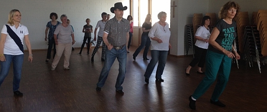 Line Dance Crash Kurs für Anfäger - Sportverein SG BW Schneidhain ... Line Dance Crash Kurs für Anfäger - Sportverein SG BW Schneidhain ...